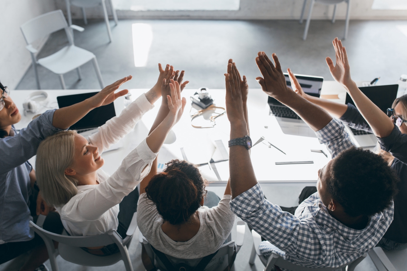 17 Great Onboarding Ideas to Impress New Employees - BravoWebsite